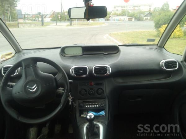 Balts Citroen c3-picasso 2013 Krāslava, ar dzinēja tilpumu 1.60 L un nobraukumu 276 tūkst. km par 2500 €, foto 5 vietnē AUTOMOTO.COM.LV