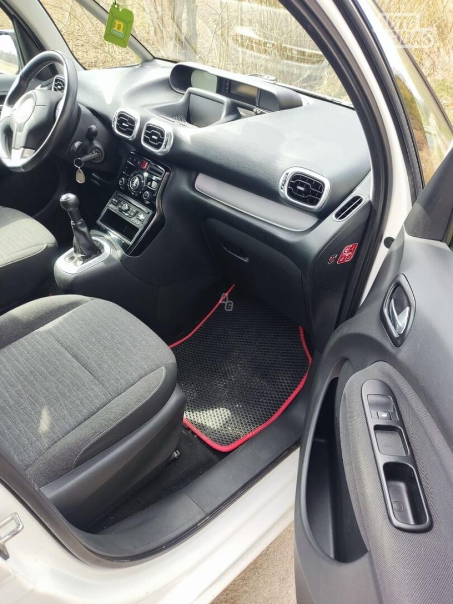 White Citroen c3-picasso 2016 in Siauliai, with an engine capacity of 1.60 L and mileage of 295 thousand km for 3500 €, photo 16 on AUTOMOTO.COM.LV