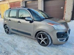 Dzeltens Citroen c3-picasso 2009 Panevēža, ar dzinēja tilpumu 1.40 L un nobraukumu 156 tūkst. km par 3500 €, foto  vietnē AUTOMOTO.COM.LV