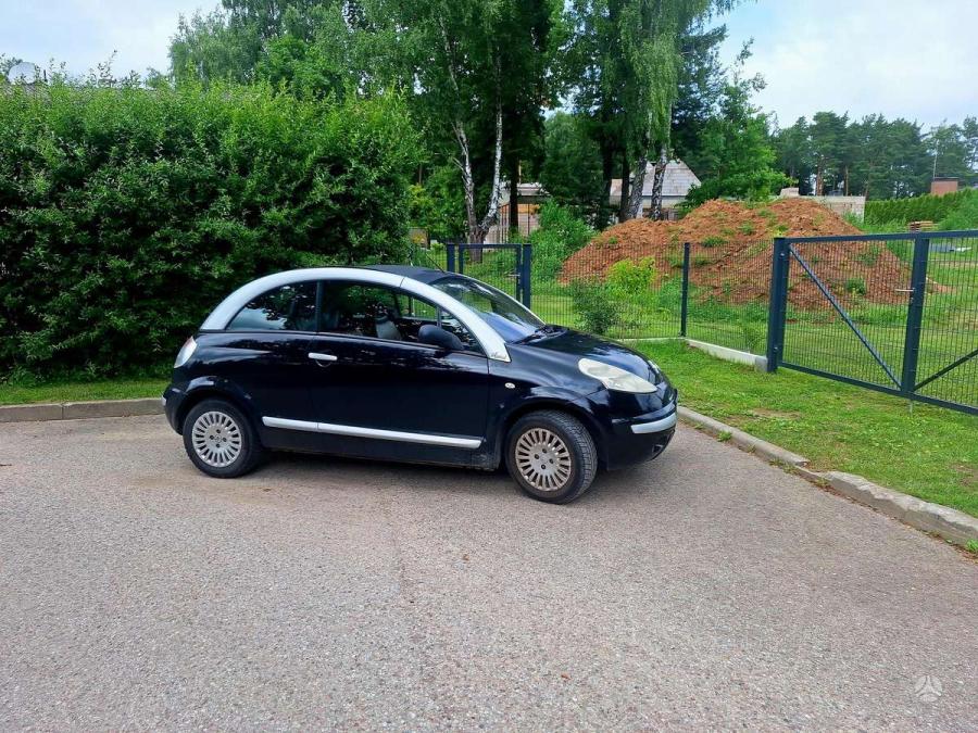 Black Citroen c3-pluriel 2005 in Vilnius, with an engine capacity of 1.40 L and mileage of 143 thousand km for 600 €, photo 1 on AUTOMOTO.COM.LV
