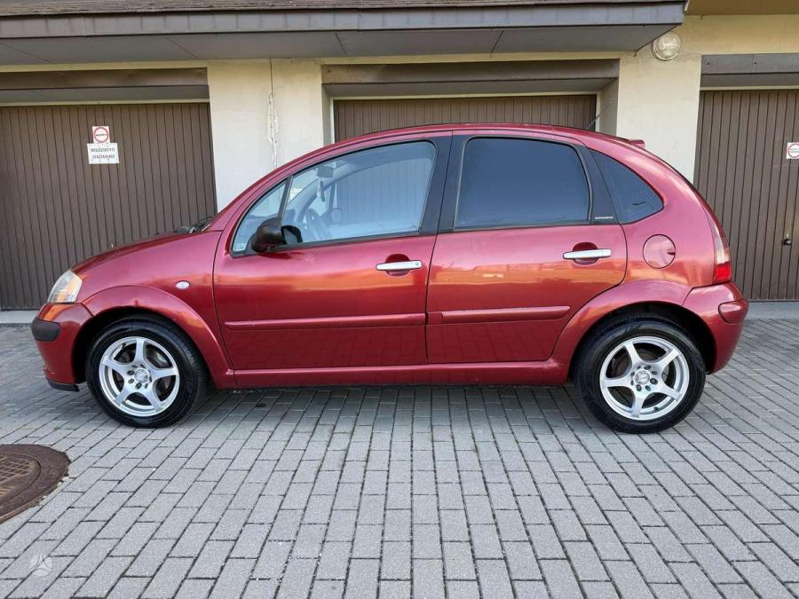 Sarkans Citroen C3 2002 Viļņa, ar dzinēja tilpumu 1.36 L un nobraukumu 197 tūkst. km par 1450 €, foto 5 vietnē AUTOMOTO.COM.LV