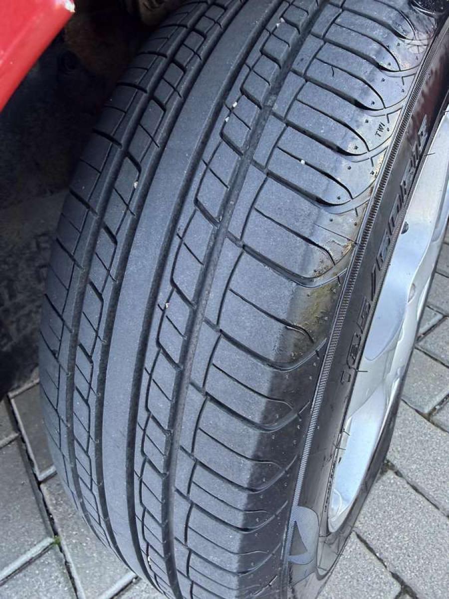 Sarkans Citroen C3 2002 Viļņa, ar dzinēja tilpumu 1.36 L un nobraukumu 197 tūkst. km par 1450 €, foto 18 vietnē AUTOMOTO.COM.LV