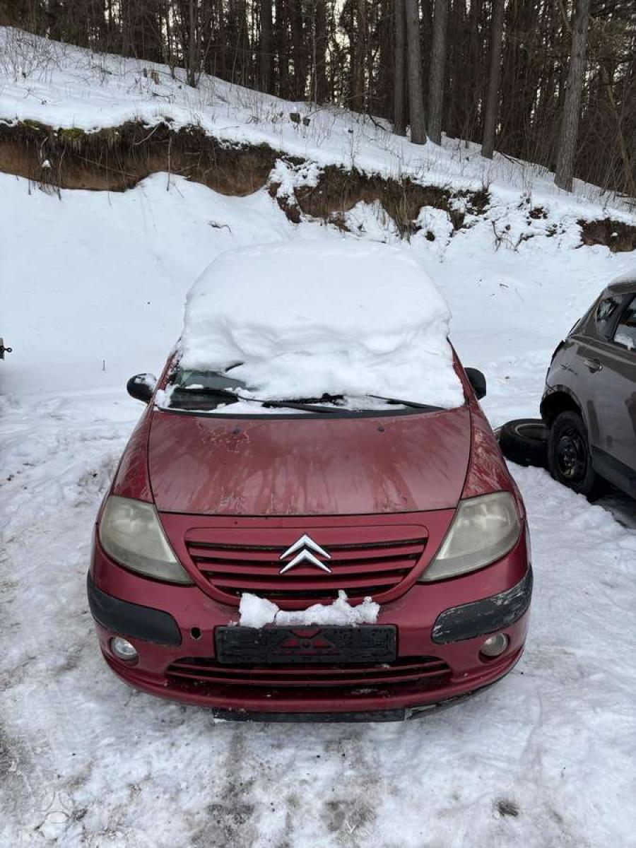 Red Citroen C3 2003 in Kaunas, with an engine capacity of 1.40 L and mileage of 330 thousand km for 220 €, photo 2 on AUTOMOTO.COM.LV