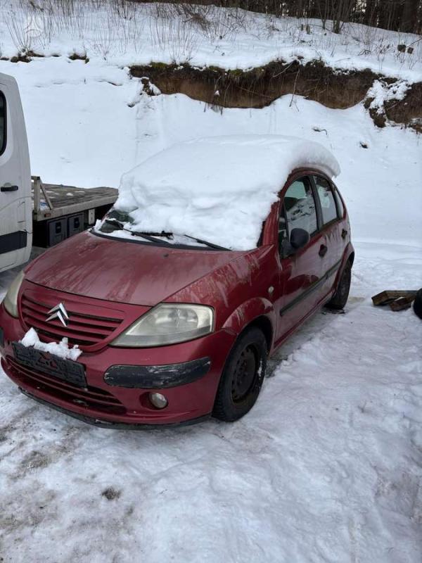 Red Citroen C3 2003 in Kaunas, with an engine capacity of 1.40 L and mileage of 330 thousand km for 220 €, photo 3 on AUTOMOTO.COM.LV
