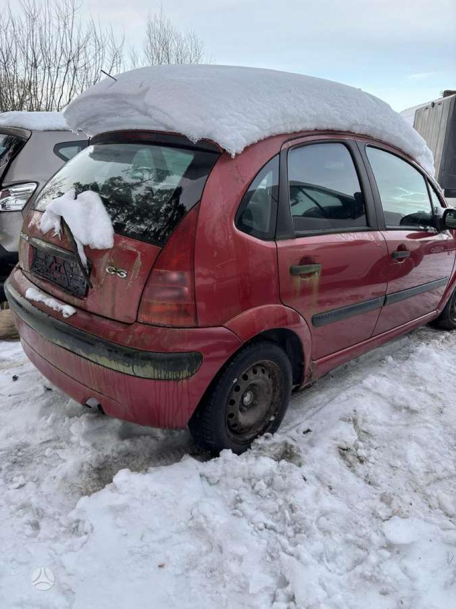 Red Citroen C3 2003 in Kaunas, with an engine capacity of 1.40 L and mileage of 330 thousand km for 220 €, photo 5 on AUTOMOTO.COM.LV