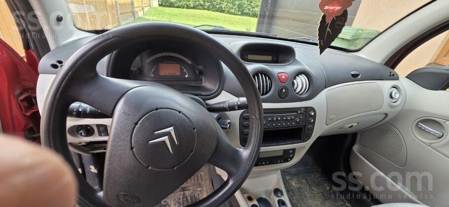 Red Citroen C3 2003 in Saldus, with an engine capacity of 1.40 L and mileage of 310 thousand km for 500 €, photo 7 on AUTOMOTO.COM.LV