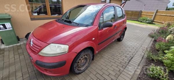 Красный Ситроен С3 2003 в Салдус, объемом двигателя 1.40 л и пробегом 310 тыс. км за 500 €, фото 1 на AUTOMOTO.COM.LV