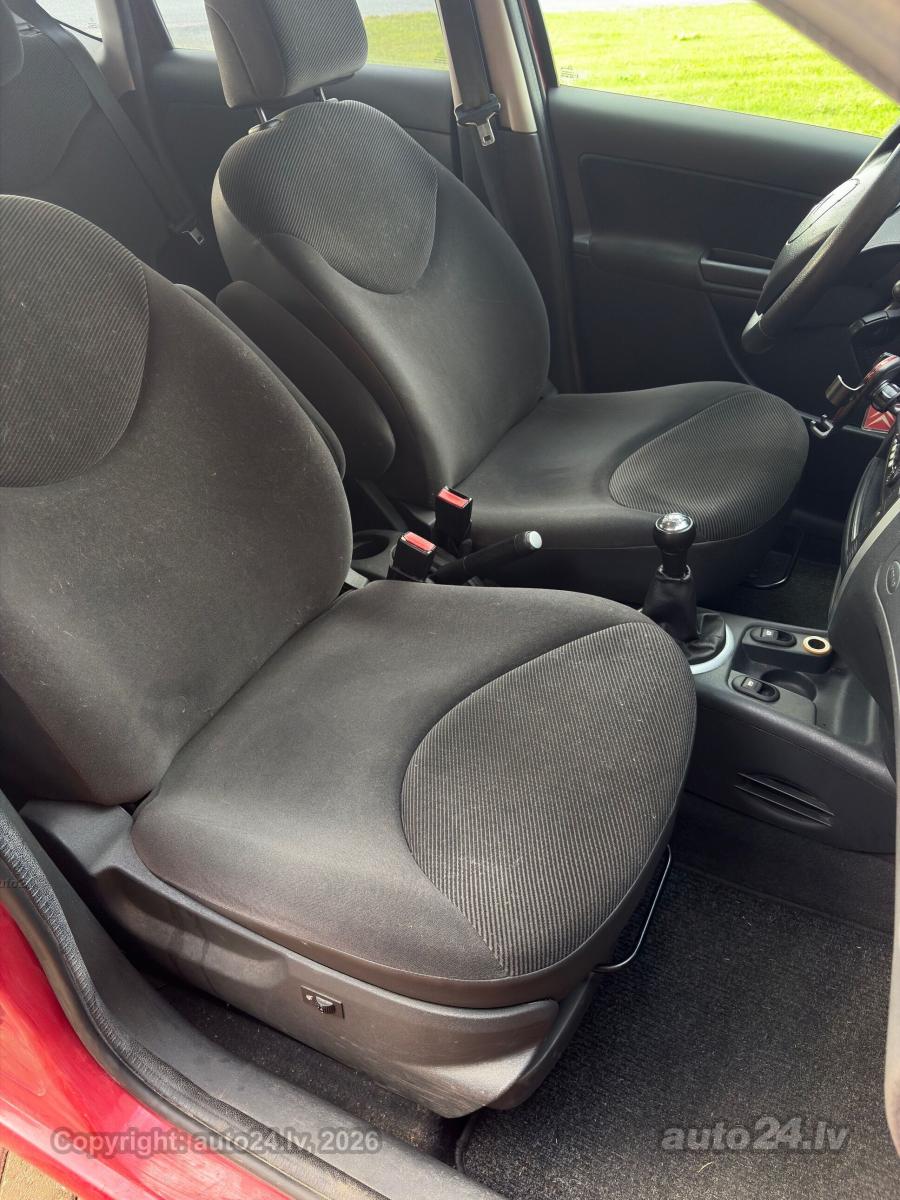 Red Citroen C3 2005 in Tallinn, with an engine capacity of 1.40 L and mileage of 92 thousand km for 999 €, photo 6 on AUTOMOTO.COM.LV