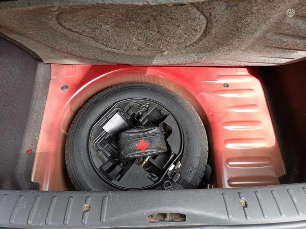 Sarkans Citroen C3 2006 Viļņa, ar dzinēja tilpumu 1.12 L un nobraukumu 93 tūkst. km par 800 €, foto 8 vietnē AUTOMOTO.COM.LV