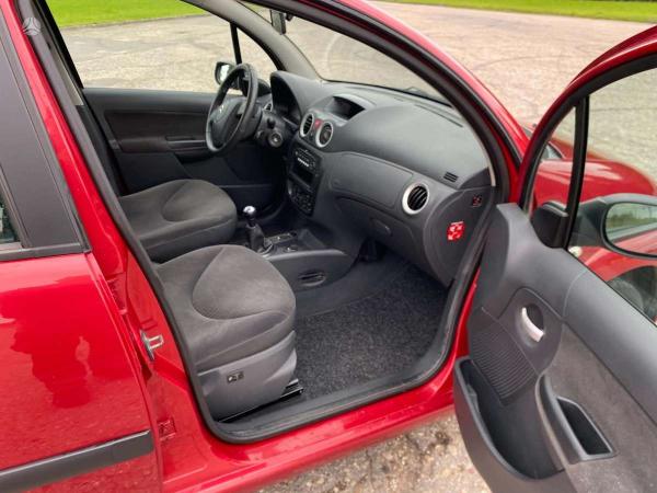 Red Citroen C3 2008 in Mazeikiai, with an engine capacity of 1.36 L and mileage of 112 thousand km for 1100 €, photo 3 on AUTOMOTO.COM.LV