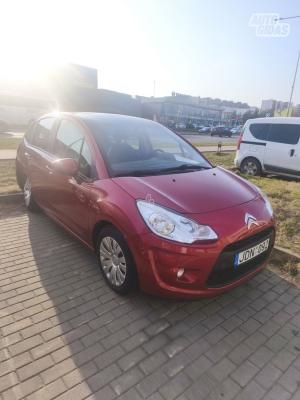 Sarkans Citroen C3 2010 Kauņa, ar dzinēja tilpumu 1.60 L un nobraukumu 141 tūkst. km par 1250 €, foto  vietnē AUTOMOTO.COM.LV