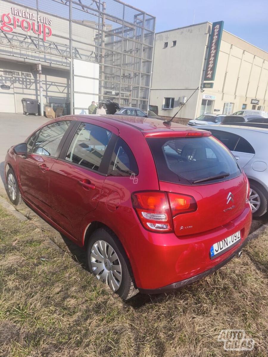 Sarkans Citroen C3 2010 Kauņa, ar dzinēja tilpumu 1.60 L un nobraukumu 141 tūkst. km par 1250 €, foto 5 vietnē AUTOMOTO.COM.LV