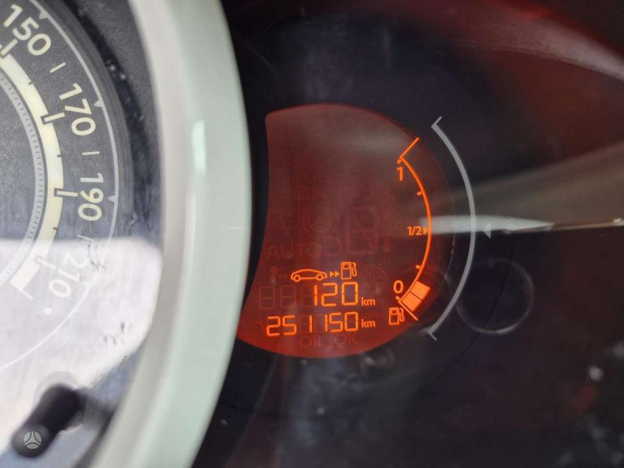 Sarkans Citroen C3 2013 Alīta, ar dzinēja tilpumu 1.40 L un nobraukumu 251 tūkst. km par 2600 €, foto 22 vietnē AUTOMOTO.COM.LV