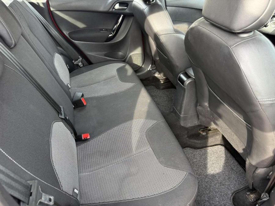 Sarkans Citroen C3 2014 Viļņa, ar dzinēja tilpumu 1.56 L un nobraukumu 285 tūkst. km par 1600 €, foto 13 vietnē AUTOMOTO.COM.LV