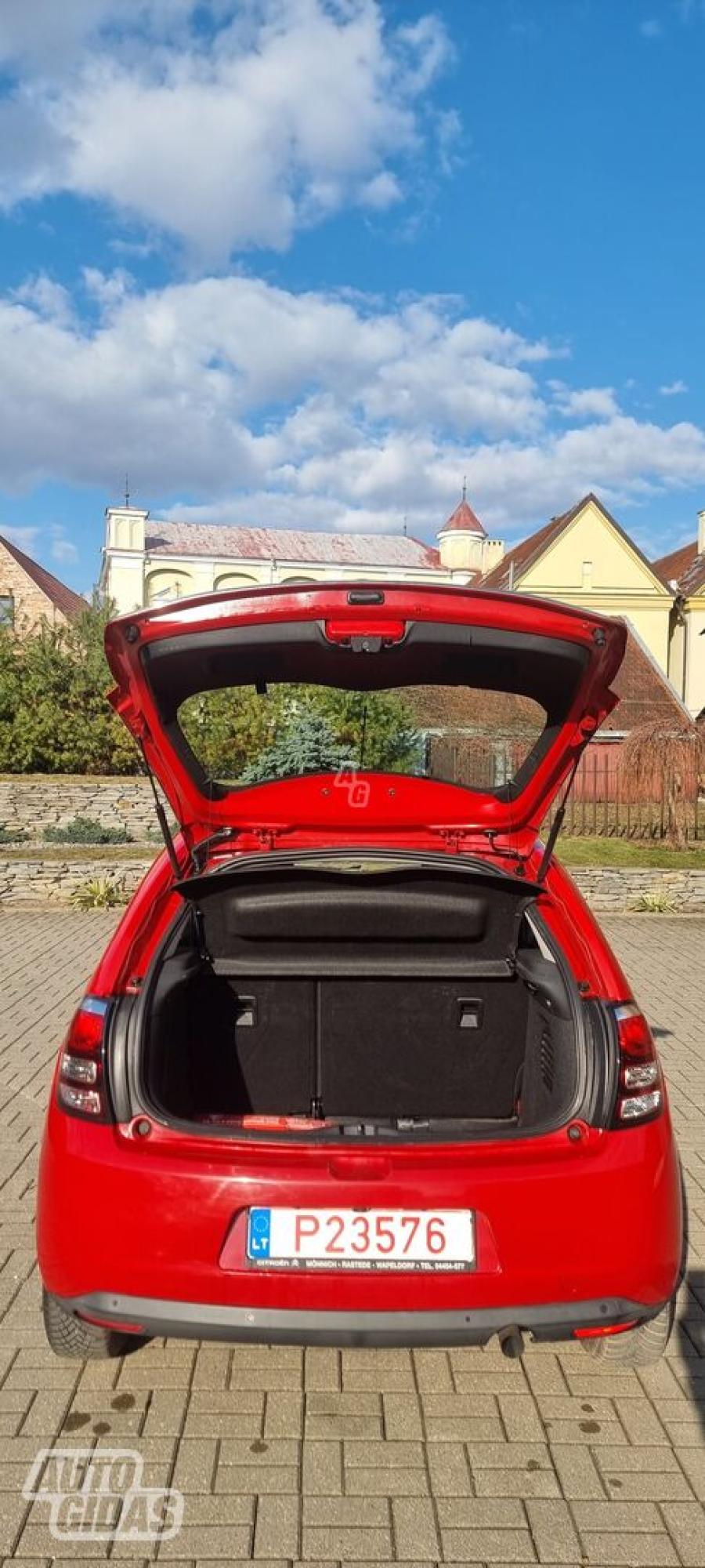 Red Citroen C3 2016 in Kedainiai, with an engine capacity of 1.60 L and mileage of 248 thousand km for 4199 €, photo 12 on AUTOMOTO.COM.LV