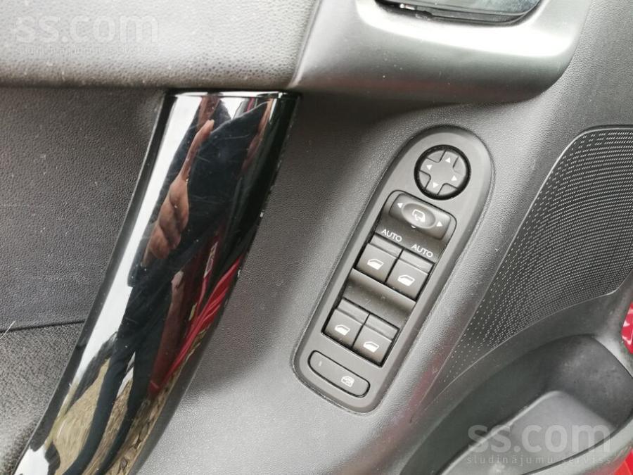 Красный Ситроен С3 2016 в Салдус, объемом двигателя 1.60 л и пробегом 103 тыс. км за 5300 €, фото 8 на AUTOMOTO.COM.LV