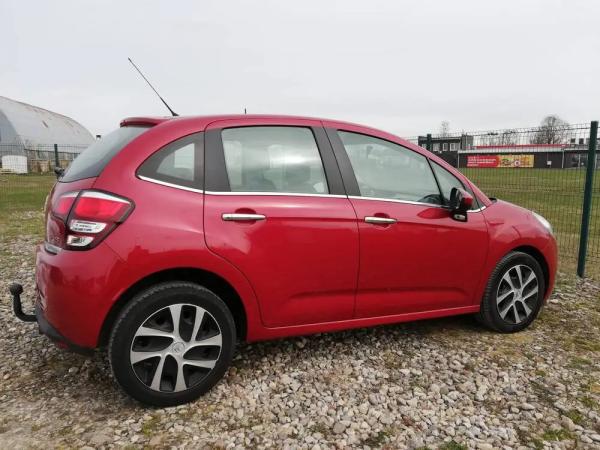 Red Citroen C3 2016 in Saldus, with an engine capacity of 1.60 L and mileage of 103 thousand km for 5500 €, photo 2 on AUTOMOTO.COM.LV