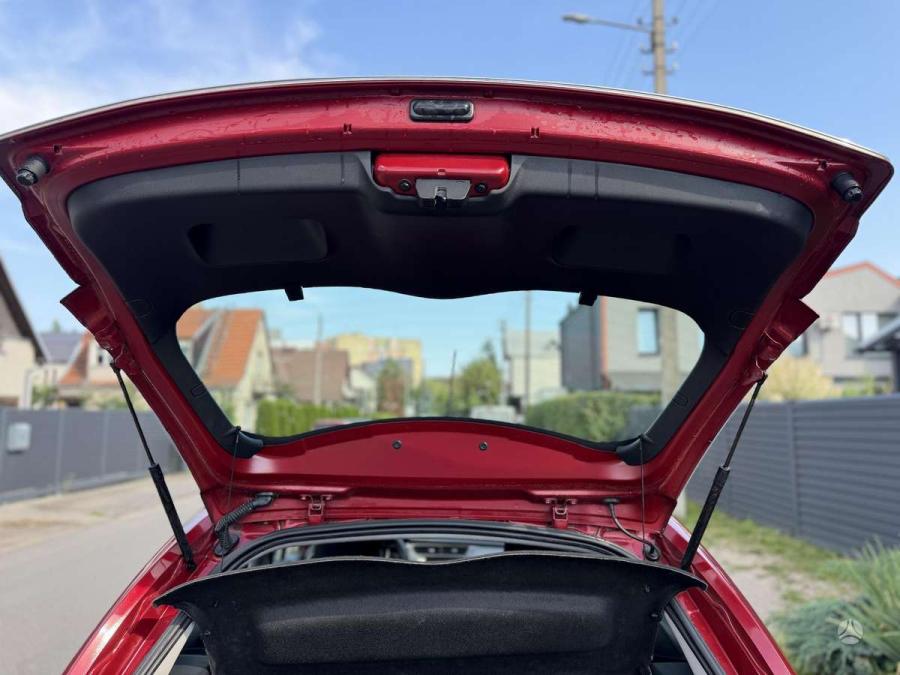 Red Citroen C3 2016 in Kaunas, with an engine capacity of 1.20 L and mileage of 195 thousand km for 2850 €, photo 14 on AUTOMOTO.COM.LV