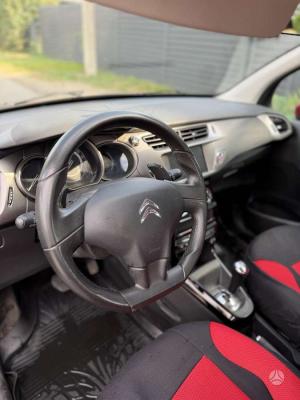Red Citroen C3 2016 in Kaunas, with an engine capacity of 1.20 L and mileage of 195 thousand km for 2850 €, photo 23 on AUTOMOTO.COM.LV