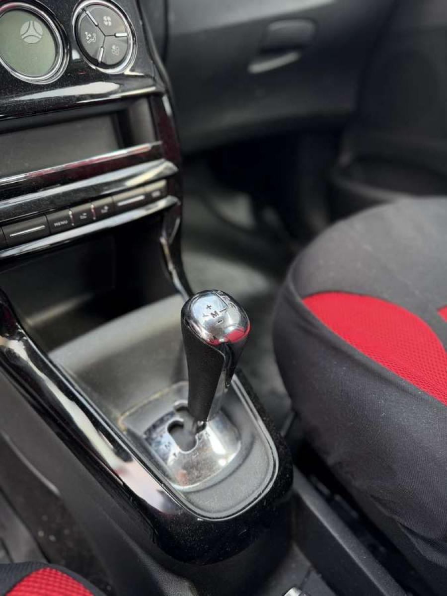 Red Citroen C3 2016 in Kaunas, with an engine capacity of 1.20 L and mileage of 195 thousand km for 2850 €, photo 26 on AUTOMOTO.COM.LV