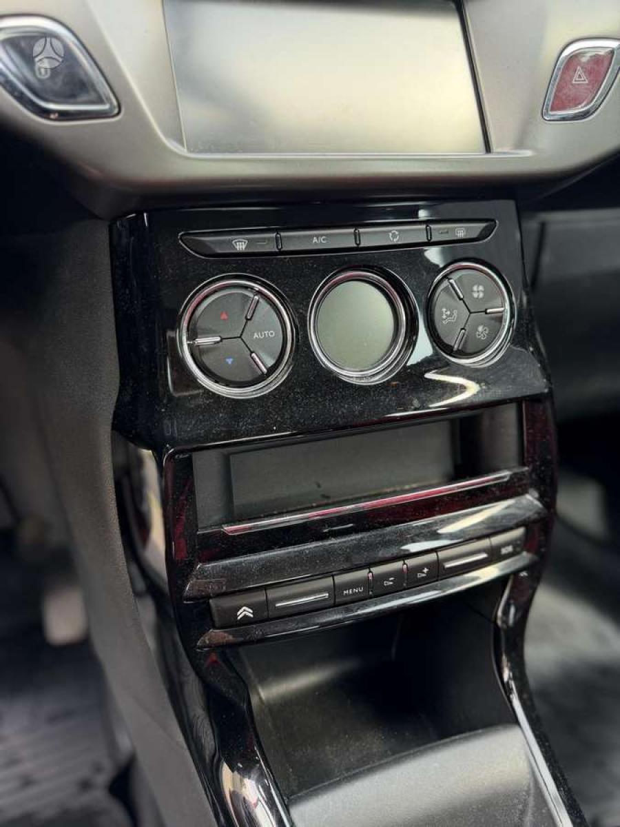 Red Citroen C3 2016 in Kaunas, with an engine capacity of 1.20 L and mileage of 195 thousand km for 2850 €, photo 27 on AUTOMOTO.COM.LV