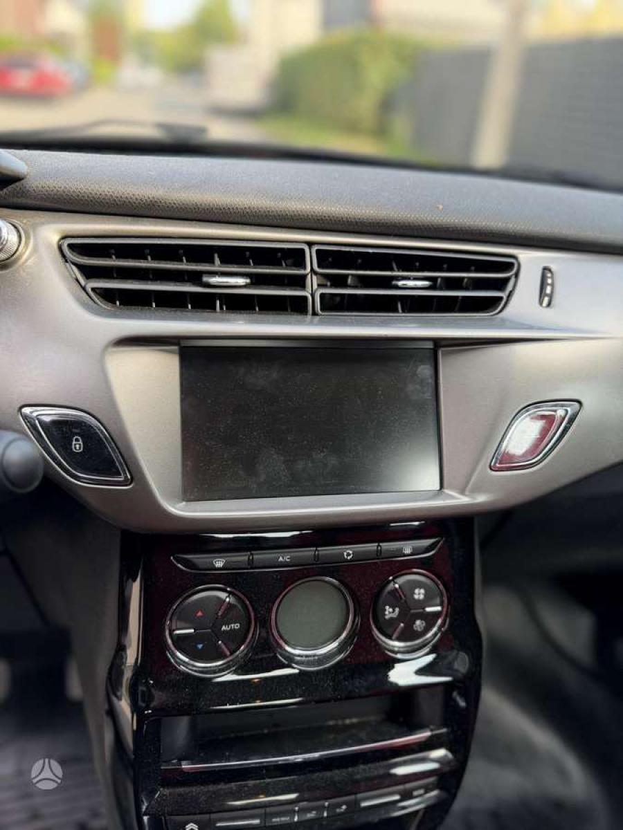 Red Citroen C3 2016 in Kaunas, with an engine capacity of 1.20 L and mileage of 195 thousand km for 2850 €, photo 28 on AUTOMOTO.COM.LV
