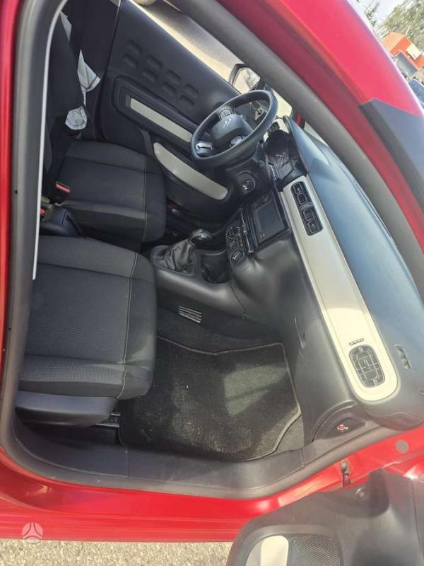 Red Citroen C3 2022 in Ukmerge, with an engine capacity of 1.20 L and mileage of 50 thousand km for 3750 €, photo 7 on AUTOMOTO.COM.LV