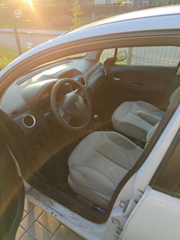 White Citroen C3 2008 in Kaunas, with an engine capacity of 1.40 L and mileage of 259 thousand km for 1400 €, photo 5 on AUTOMOTO.COM.LV