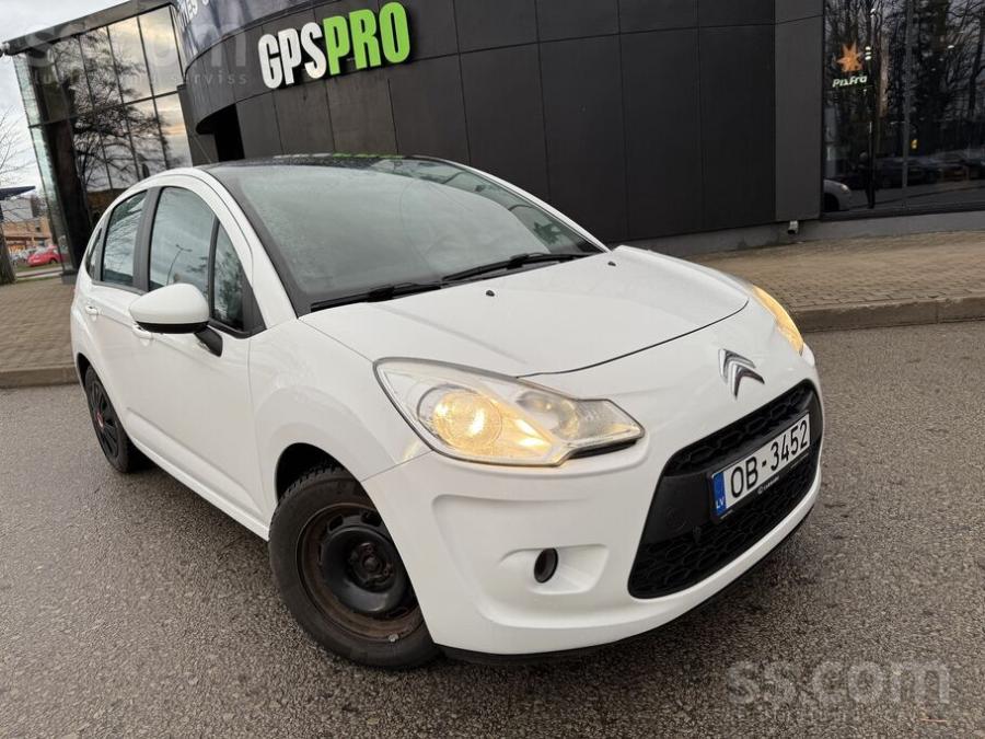 White Citroen C3 2010 in Riga, with an engine capacity of 1.40 L and mileage of 0 thousand km for 1590 €, photo 3 on AUTOMOTO.COM.LV