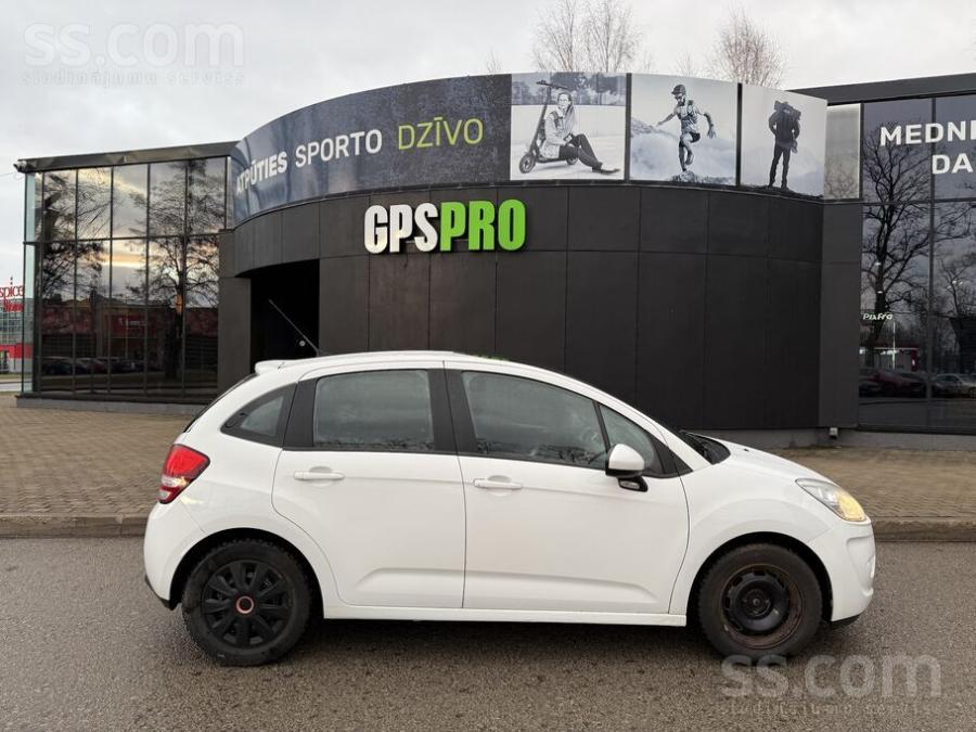 White Citroen C3 2010 in Riga, with an engine capacity of 1.40 L and mileage of 0 thousand km for 1590 €, photo 4 on AUTOMOTO.COM.LV