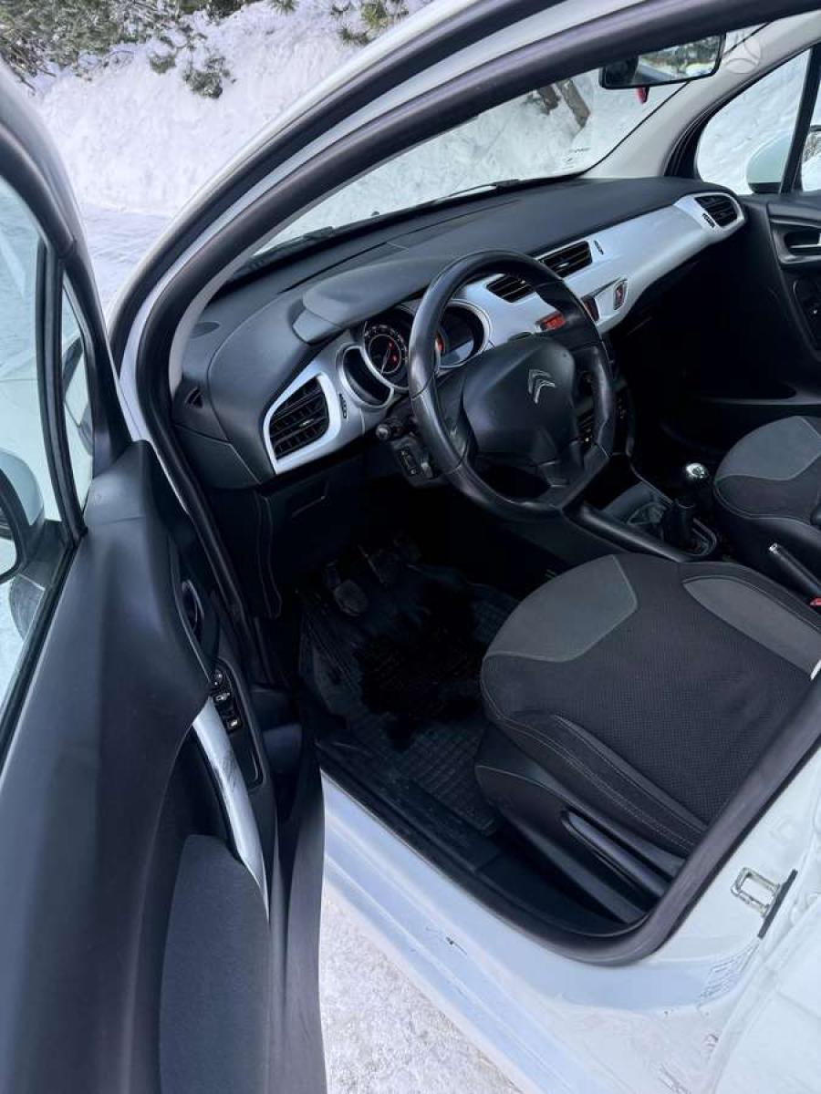 Balts Citroen C3 2011 Viļņa, ar dzinēja tilpumu 1.40 L un nobraukumu 305 tūkst. km par 2700 €, foto 12 vietnē AUTOMOTO.COM.LV