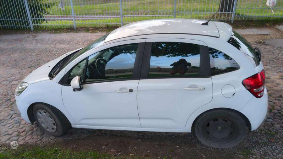 White Citroen C3 2011 in Vilnius, with an engine capacity of 1.60 L and mileage of 280 thousand km for 1000 €, photo 4 on AUTOMOTO.COM.LV