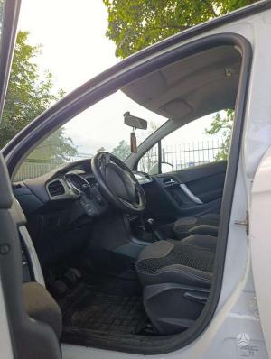 White Citroen C3 2011 in Vilnius, with an engine capacity of 1.60 L and mileage of 280 thousand km for 1000 €, photo 6 on AUTOMOTO.COM.LV