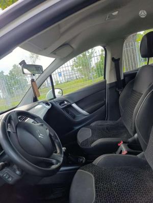 White Citroen C3 2011 in Vilnius, with an engine capacity of 1.60 L and mileage of 280 thousand km for 1000 €, photo 9 on AUTOMOTO.COM.LV