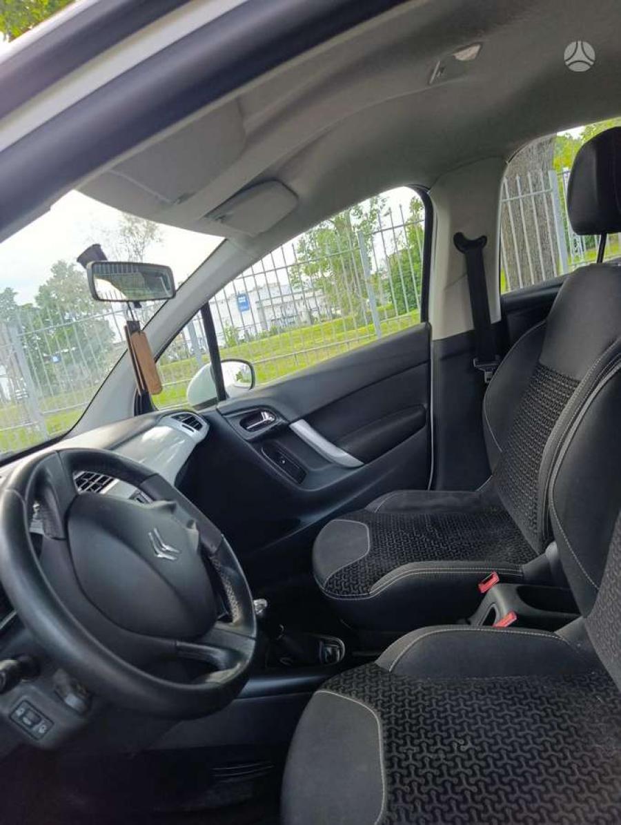 White Citroen C3 2011 in Vilnius, with an engine capacity of 1.60 L and mileage of 280 thousand km for 1000 €, photo 9 on AUTOMOTO.COM.LV