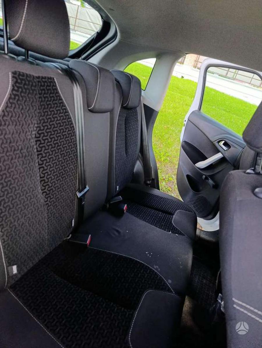 White Citroen C3 2011 in Vilnius, with an engine capacity of 1.60 L and mileage of 280 thousand km for 1000 €, photo 10 on AUTOMOTO.COM.LV