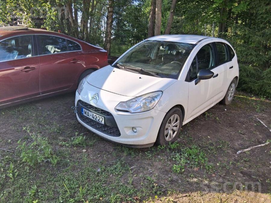White Citroen C3 2012 in Jelgava, with an engine capacity of 1.40 L and mileage of 291 thousand km for 1000 €, photo 1 on AUTOMOTO.COM.LV