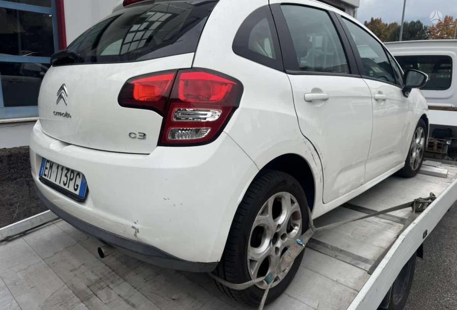 White Citroen C3 2012 in Kaunas, with an engine capacity of 1.10 L and mileage of 78 thousand km for 1900 €, photo 6 on AUTOMOTO.COM.LV