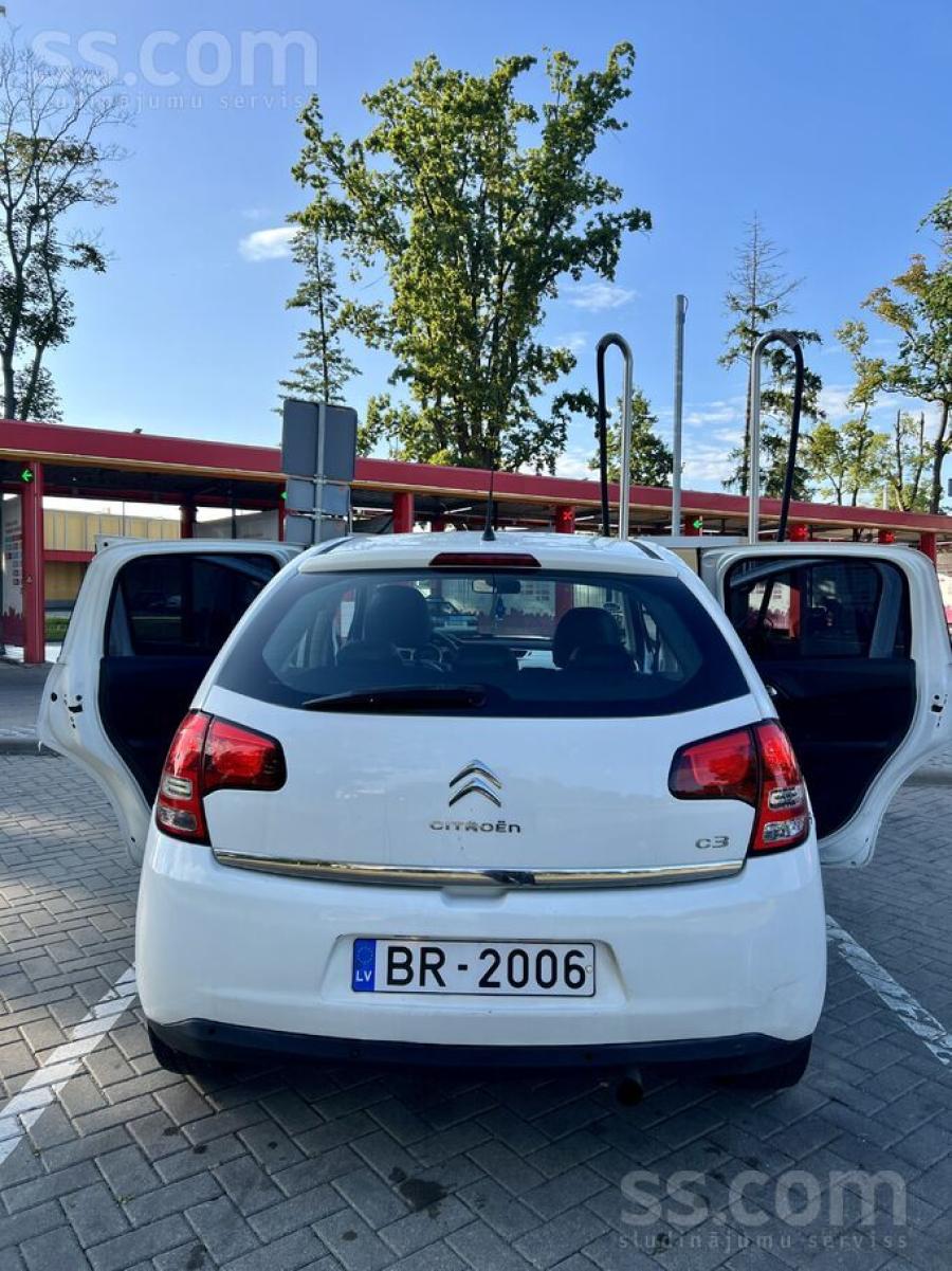 White Citroen C3 2012 in Riga, with an engine capacity of 1.60 L and mileage of 179 thousand km for 2100 €, photo 4 on AUTOMOTO.COM.LV