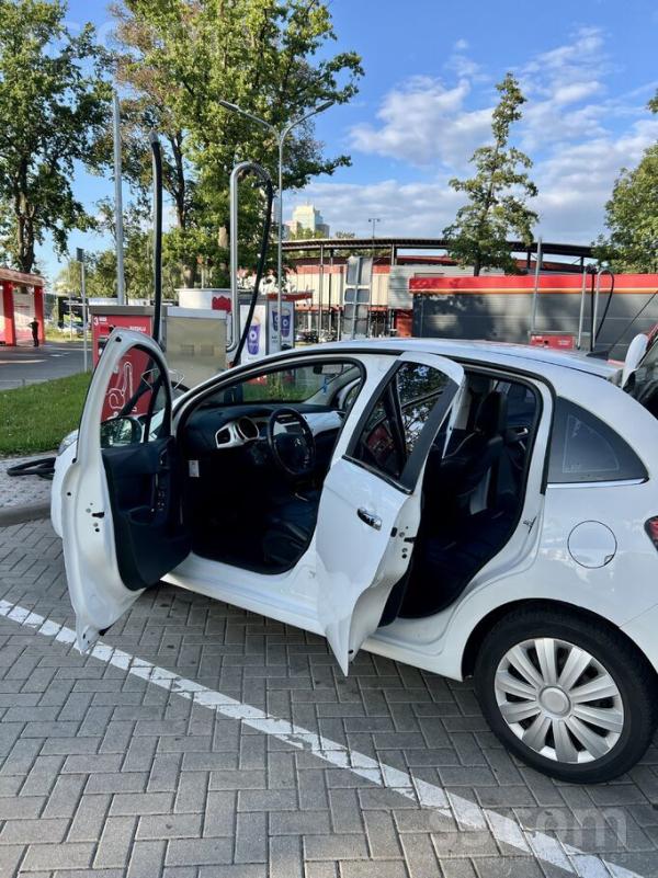 White Citroen C3 2012 in Riga, with an engine capacity of 1.60 L and mileage of 179 thousand km for 2100 €, photo 6 on AUTOMOTO.COM.LV