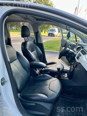 White Citroen C3 2012 in Riga, with an engine capacity of 1.60 L and mileage of 179 thousand km for 2100 €, photo 9 on AUTOMOTO.COM.LV