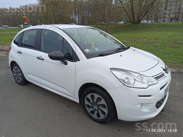 White Citroen C3 2014 in Riga, with an engine capacity of 1.00 L and mileage of 107 thousand km for 3990 €, photo 3 on AUTOMOTO.COM.LV