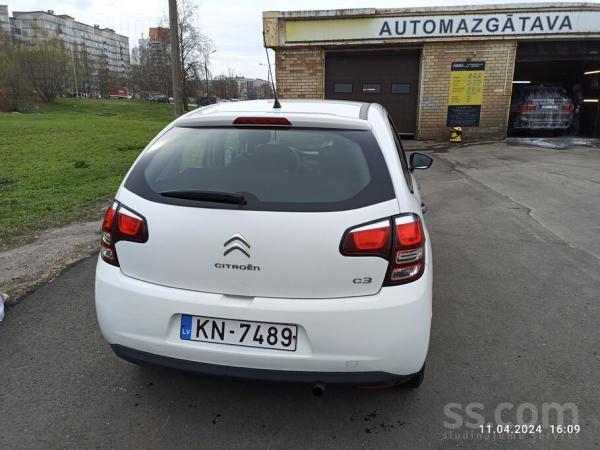 White Citroen C3 2014 in Riga, with an engine capacity of 1.00 L and mileage of 107 thousand km for 3990 €, photo 5 on AUTOMOTO.COM.LV