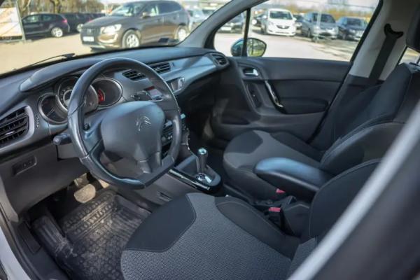 White Citroen C3 2014 in Liepaja, with an engine capacity of 1.40 L and mileage of 165 thousand km for 5500 €, photo 9 on AUTOMOTO.COM.LV