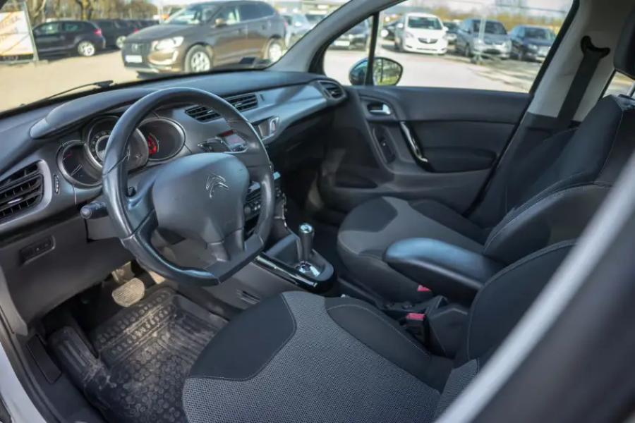 White Citroen C3 2014 in Liepaja, with an engine capacity of 1.40 L and mileage of 165 thousand km for 5500 €, photo 10 on AUTOMOTO.COM.LV