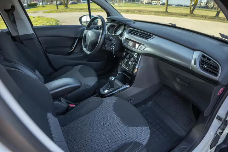 White Citroen C3 2014 in Liepaja, with an engine capacity of 1.40 L and mileage of 165 thousand km for 5500 €, photo 14 on AUTOMOTO.COM.LV