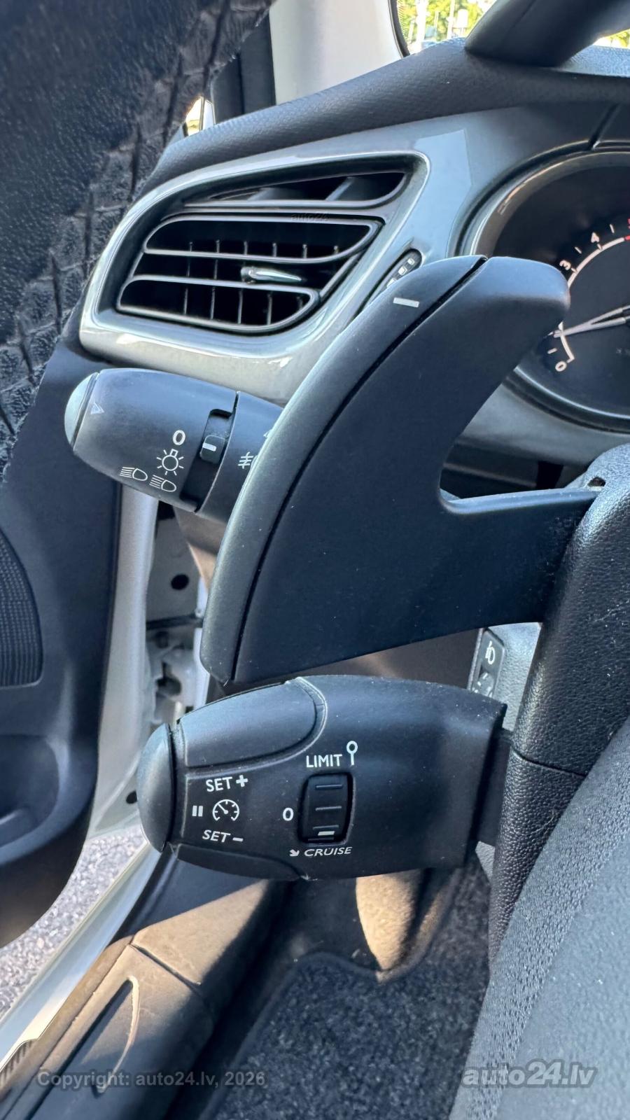 Balts Citroen C3 2014 Tallina, ar dzinēja tilpumu 1.40 L un nobraukumu 98 tūkst. km par 4999 €, foto 16 vietnē AUTOMOTO.COM.LV
