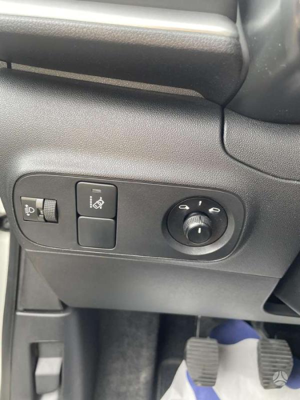 Balts Citroen C3 2017 Tauragė, ar dzinēja tilpumu 1.20 L un nobraukumu 200 tūkst. km par 4499 €, foto 11 vietnē AUTOMOTO.COM.LV
