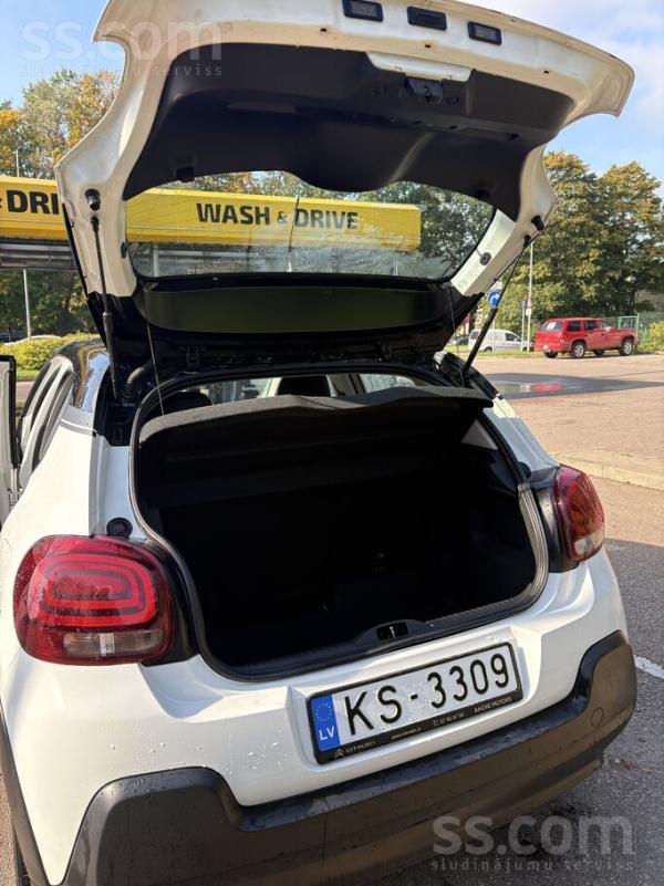 Citroen C3 2017 in Riga on AUTOMOTO.COM.LV White Citroen C3 2017 in Riga, with an engine capacity of 1.20 L and mileage of 218 thousand km for 5800 €, photo 4 on AUTOMOTO.COM.LV