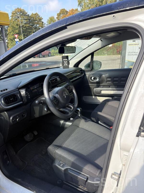 Citroen C3 2017 in Riga on AUTOMOTO.COM.LV White Citroen C3 2017 in Riga, with an engine capacity of 1.20 L and mileage of 218 thousand km for 5800 €, photo 8 on AUTOMOTO.COM.LV